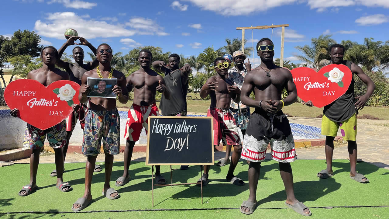 African Poolside Band – Dance Greetings Africa